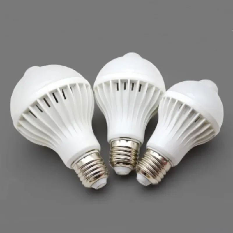 Bombilla-LED-con-Sensor-de-movimiento-luz-nocturna-de-encendido-apagado ...