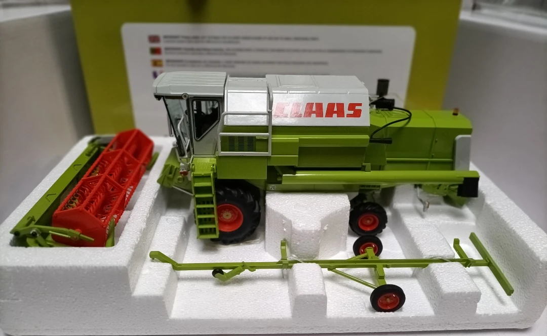 Replicagri-1-32-CLAAS-Dominator-88-Maxi-Harvesting-Tractor-Simulation ...