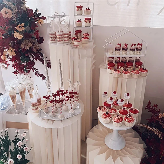 Create a stunning centerpiece with a decorate cake table design