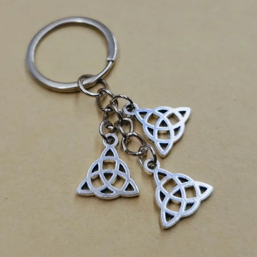 1pcs New Fashion St. Patrick Day Keychain Irish Triangular Knot ...