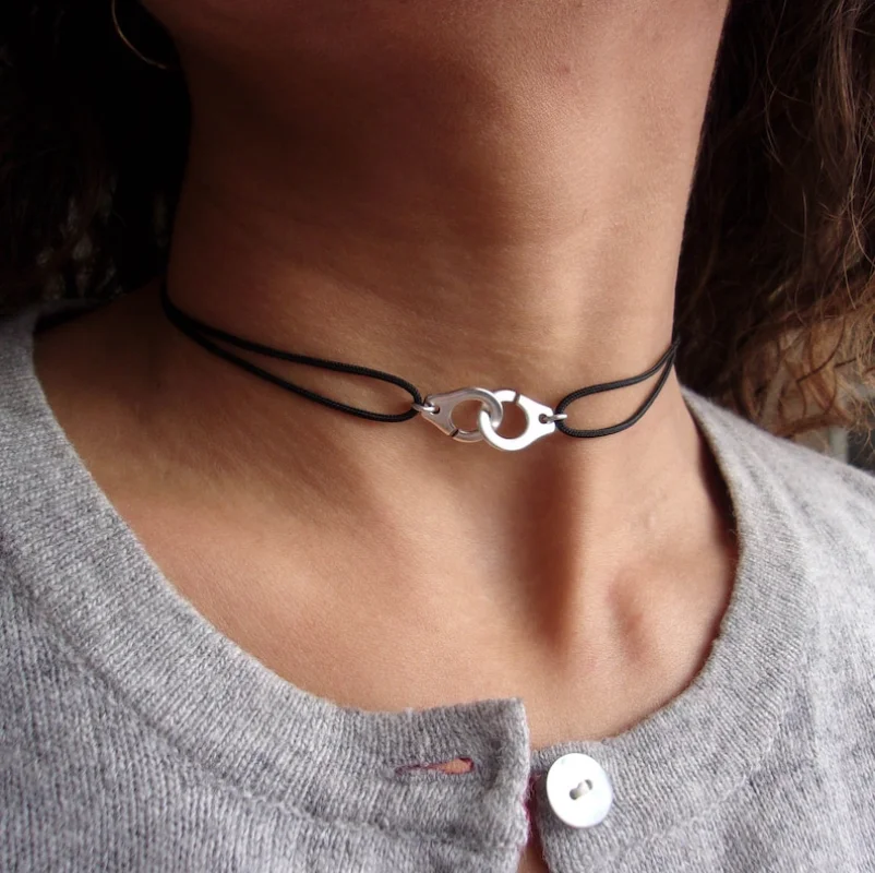 Collier Ras De Cou en Acier Inoxydable, Pendentif Menottes, Longueur ...