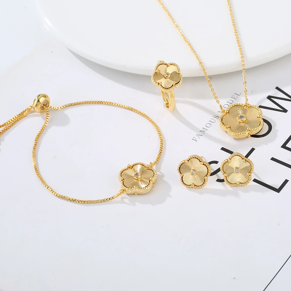 CARLIDANA 4pcs/Set Luxury Clover Necklace/Earrings/Ring/Bracelet Gold ...