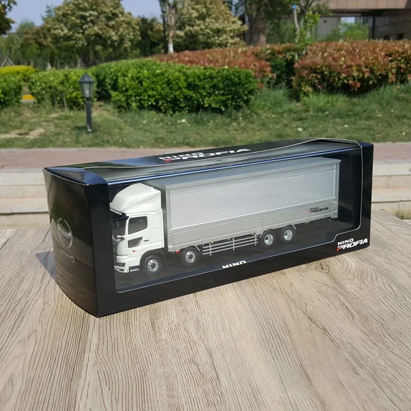 1-43-l-ekli-HINO-kamyon-Van-kamyon-ala-m-modeli.jpg