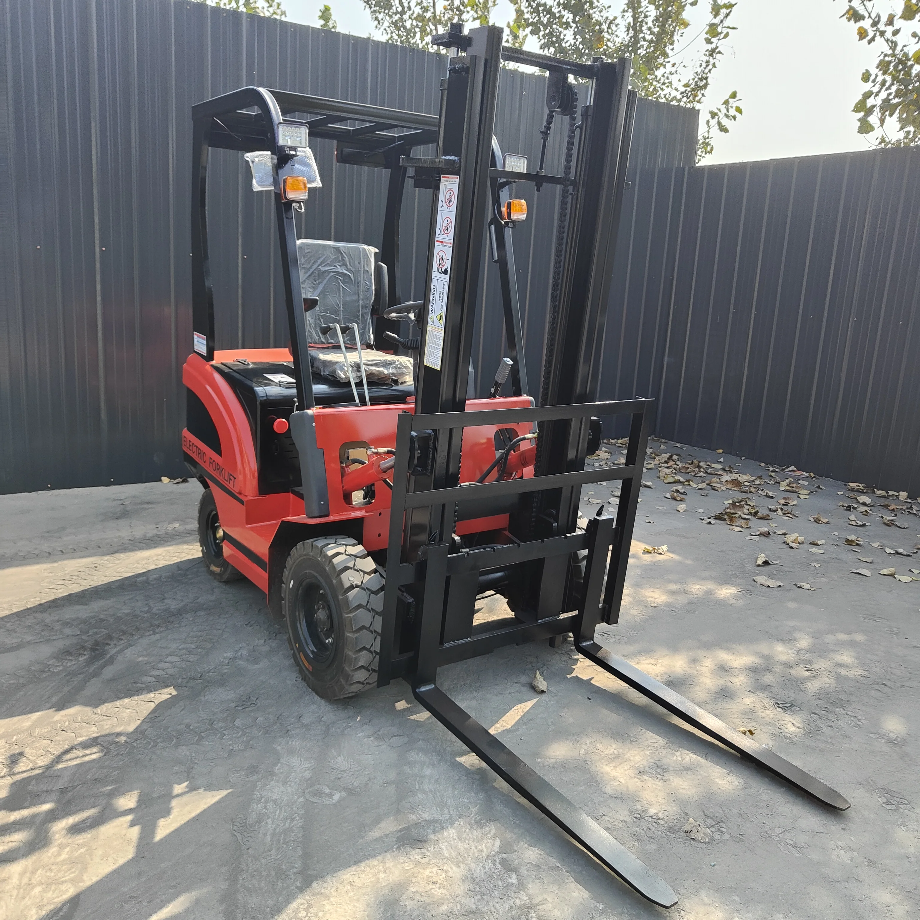 HT10-Electric-Mini-Forklift-With-Battery-500kg-2000kg-1ton-4-5ton-1 ...
