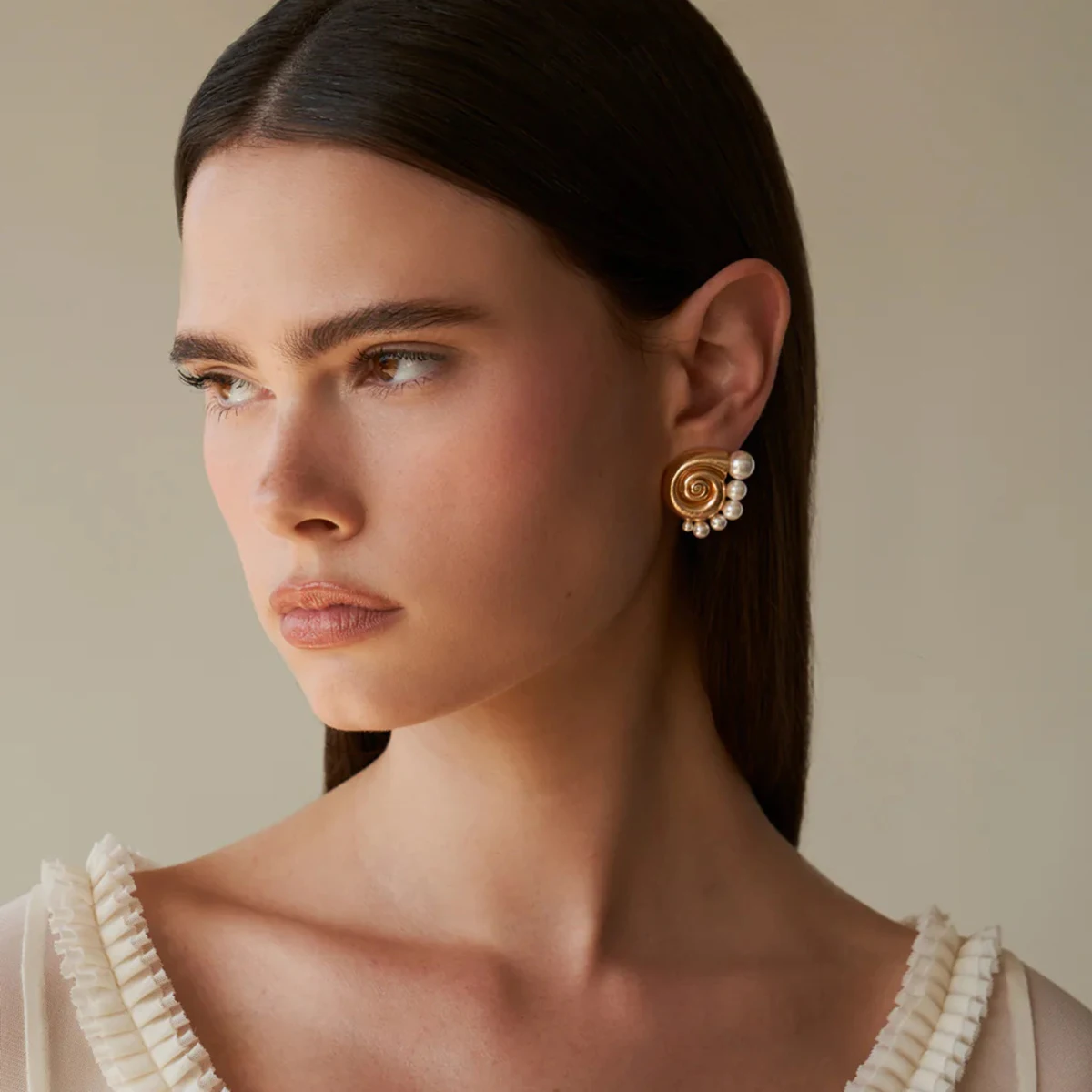 18K PVD Plated Stainless Steel Minimalist Conch With Half Circle Shell ...