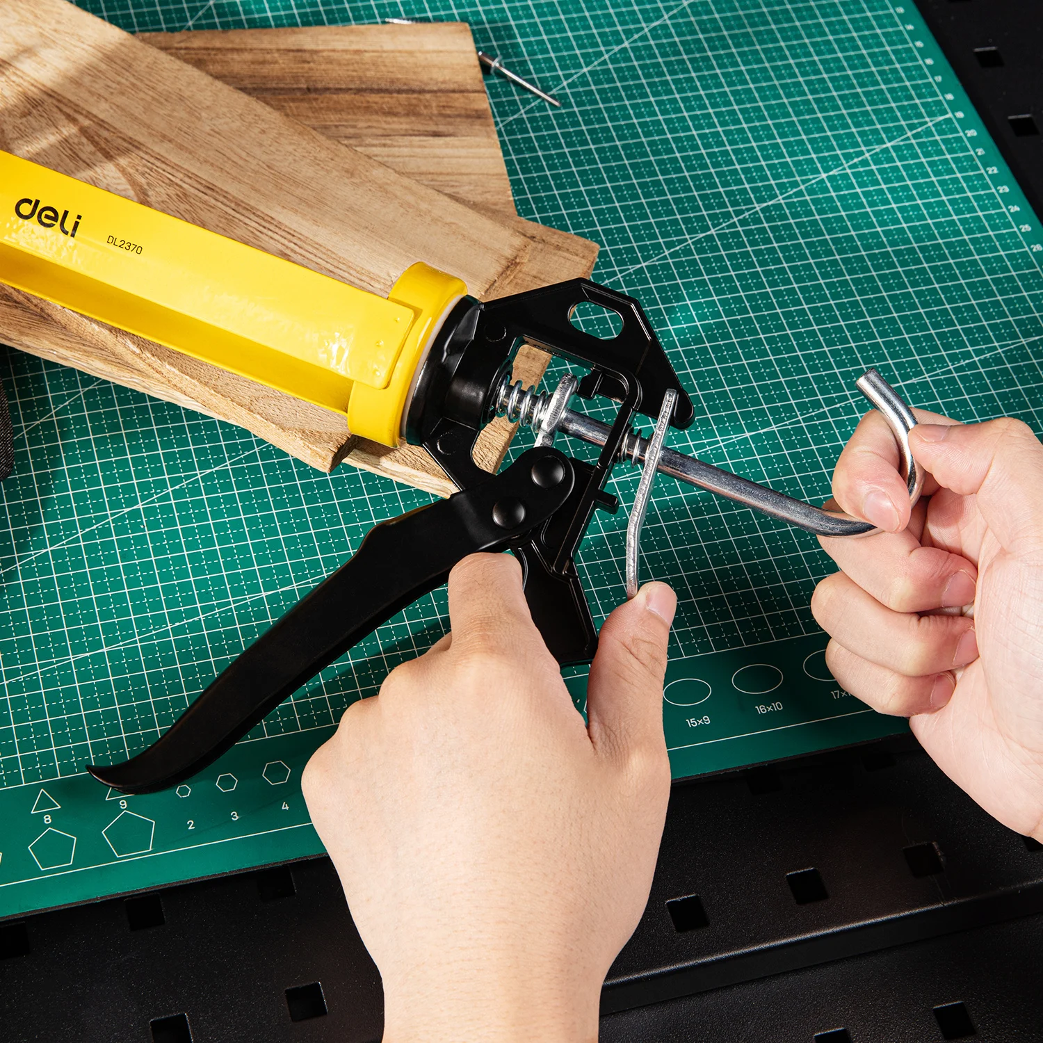 Deli 9 Inches Caulking Gun Insulating Mastic Sealant Corner Seam ...