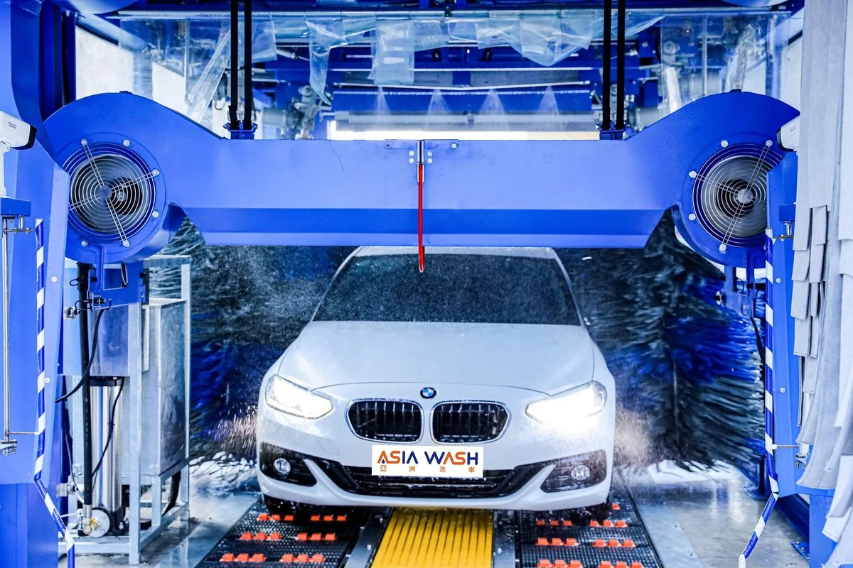 The New Design Is Suitable For The Spacious And High Car Wash Flow Automatic Tunnel Car