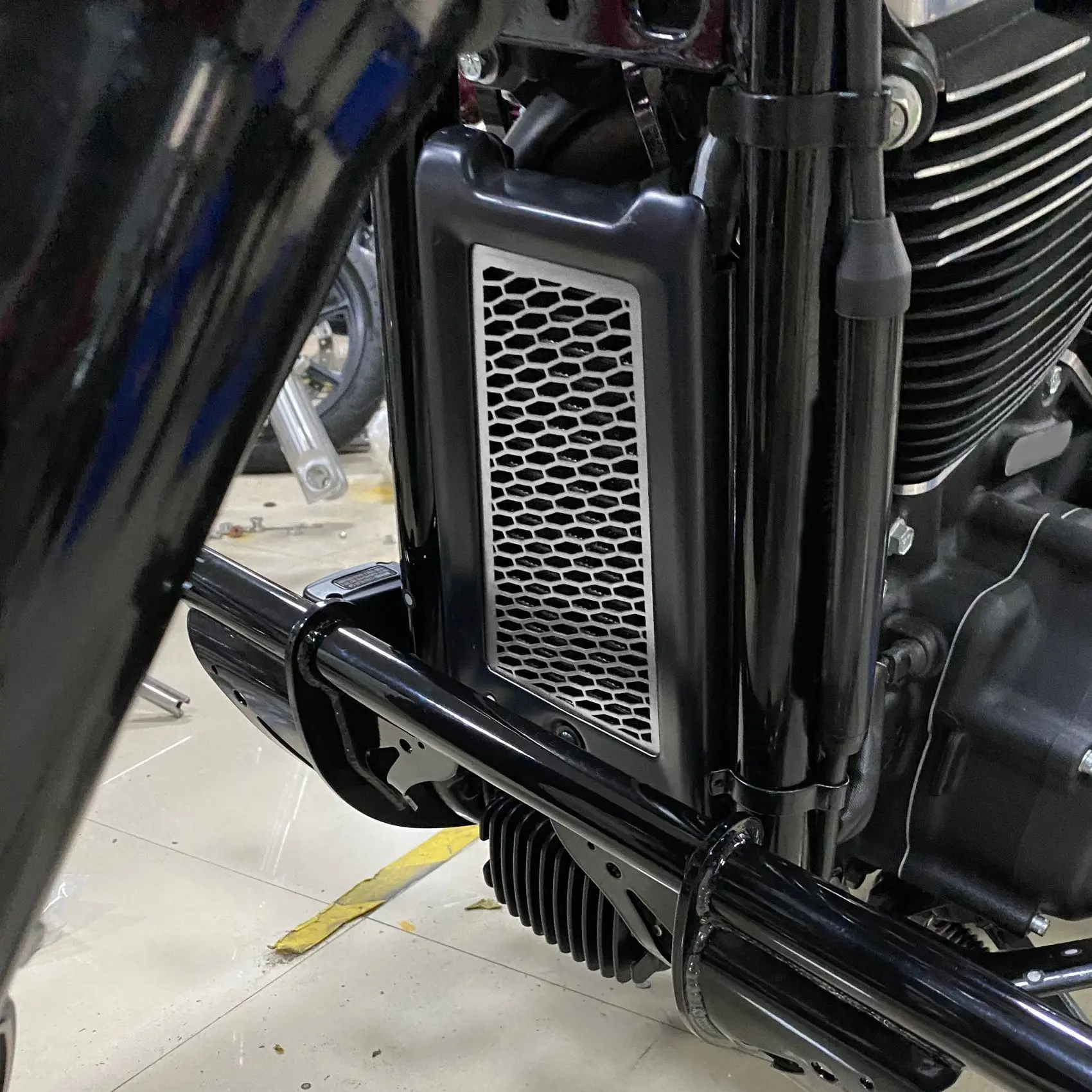 Radiator Grille Oil Cooler Guard Cover For Harley Softail Deluxe Fat ...