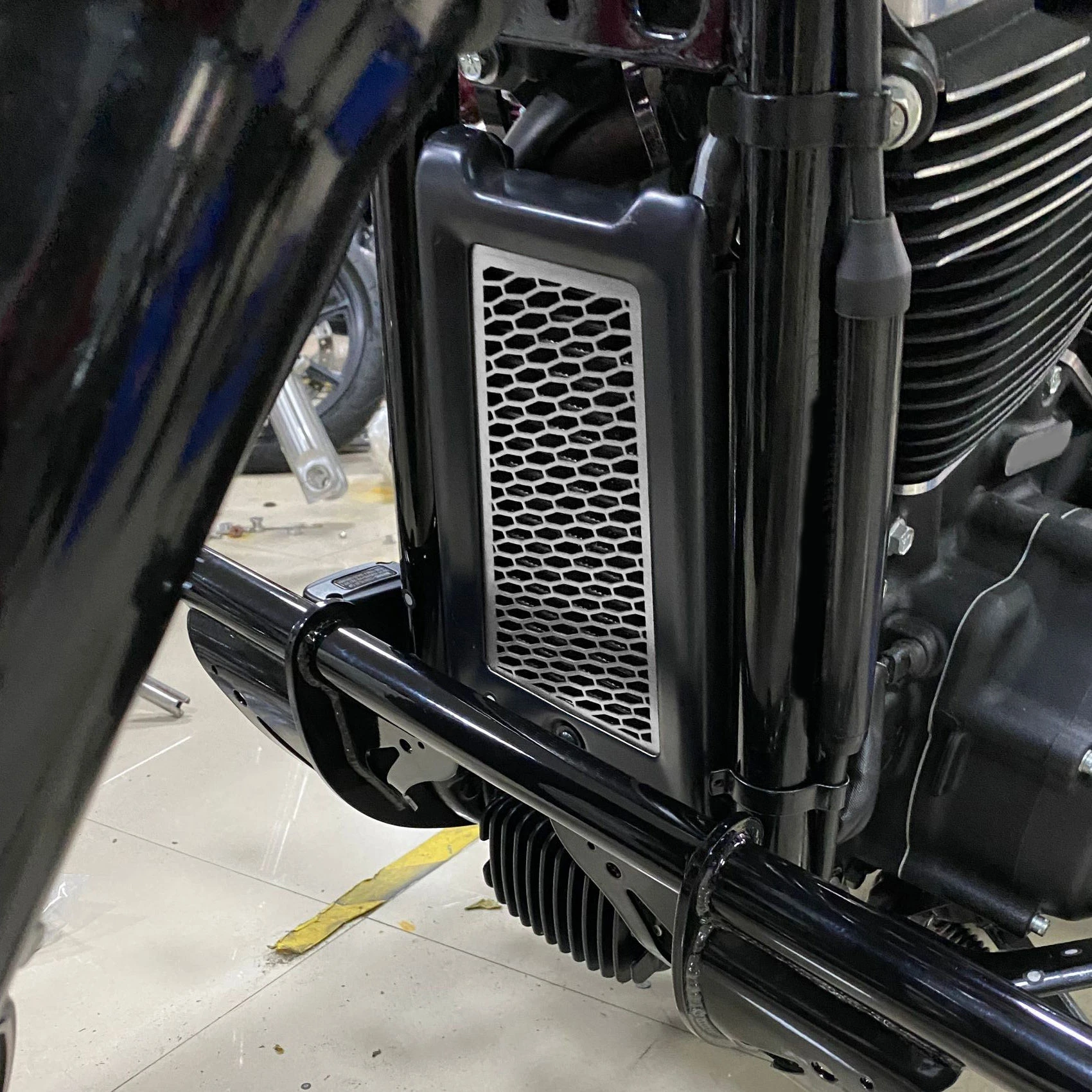 Radiator Grille Oil Cooler Guard Cover For Harley Softail Deluxe Fat ...
