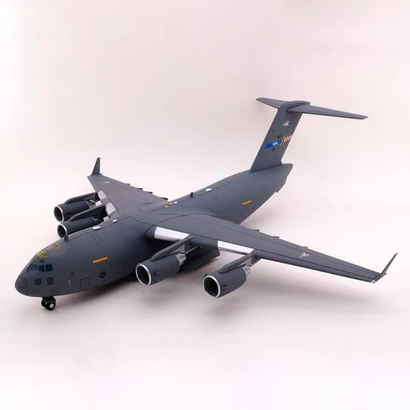 1-200-Scale-ABS-Plastic-HOGAN-C17A-III-HG5781-Army-C-17-Globemaster-Transport-Aircraft-Airplane.jpg