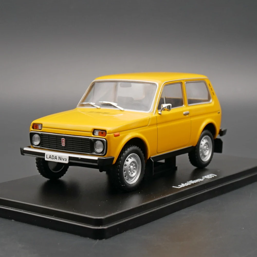 Diecast-1-24-Scale-Lada-Niva-1977-Soviet-Sedan-Alloy-Car-Model-Retro ...