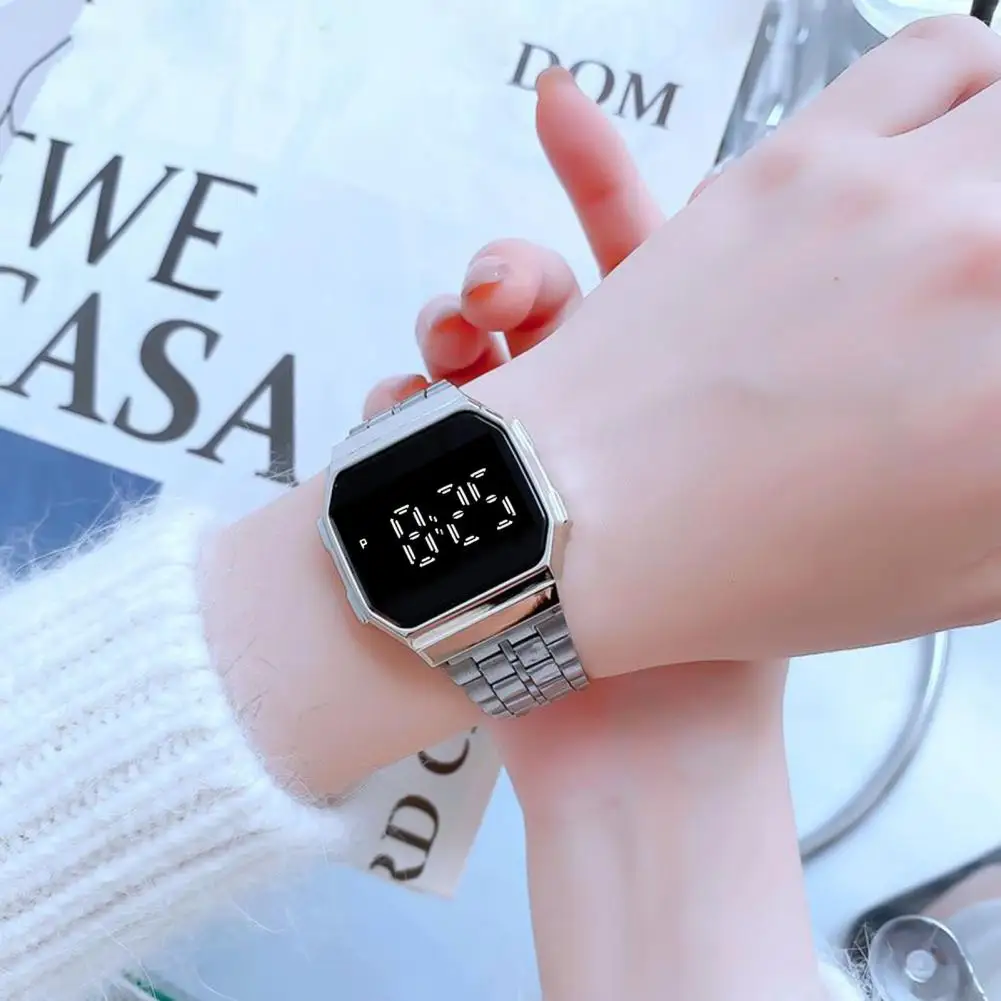 Simple Digital Wrist Watch