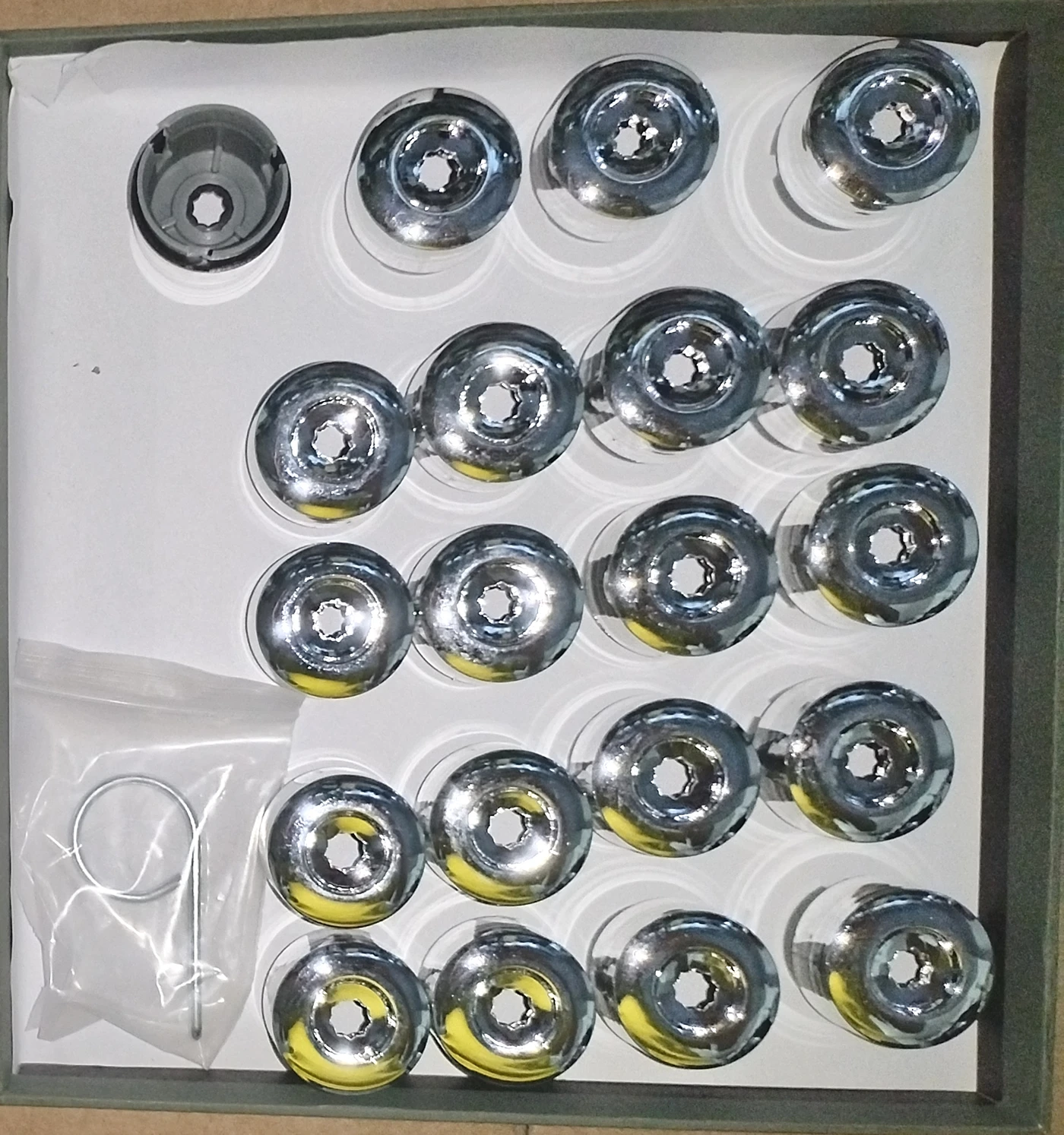 7L6-601-173A-2ZZ-20pcs-Chrome-Wheel-Lug-Bolt-Nut-Cap-Cover-7L6601173A ...