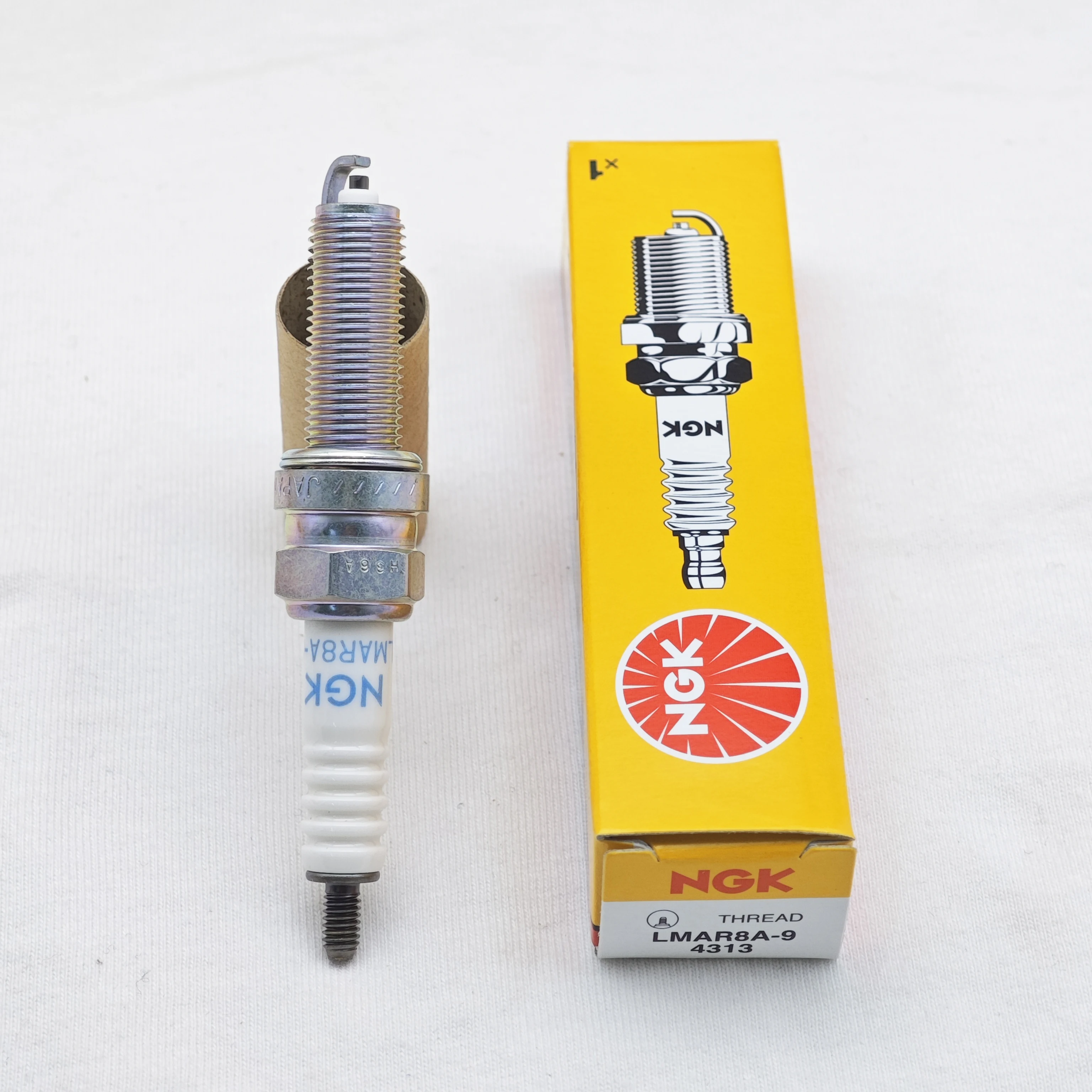 1pcs-Original-Motorcycle-NGK-Spark-Plug-LMAR8A-9-4313-for-Dayang-150T-36ADV-350T-6-V.jpg