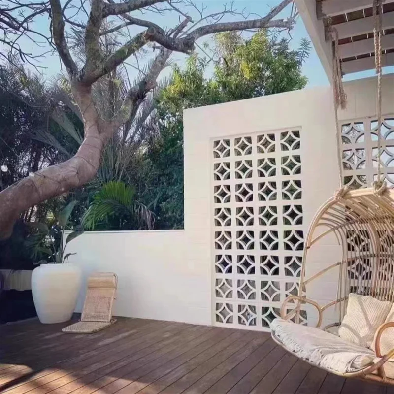 Os moldes do cimento são usados para a decoração oca de paredes ...