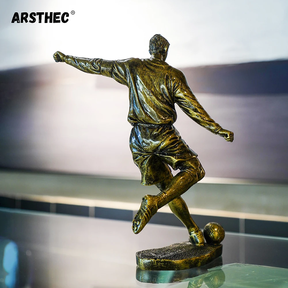 Messi Statue