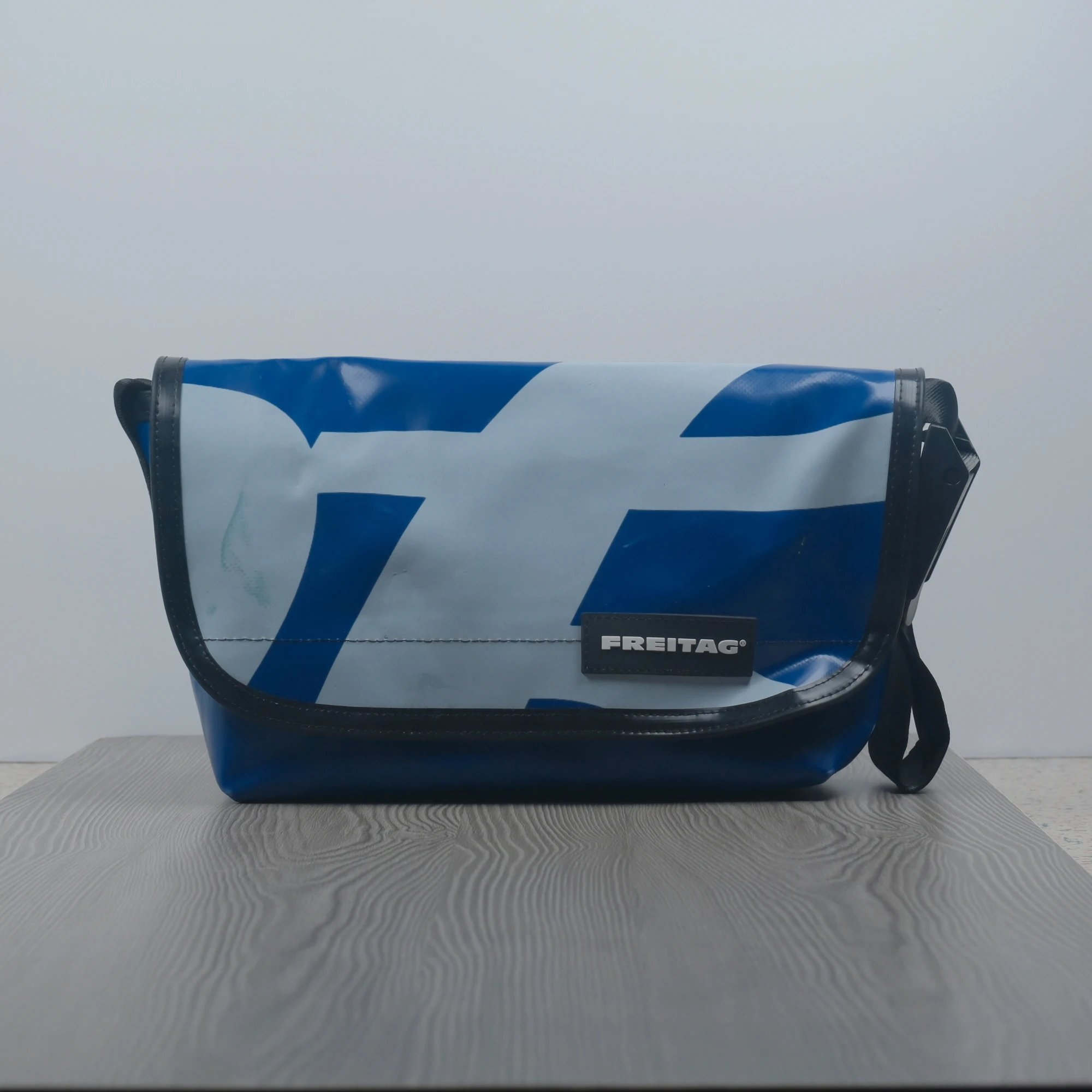 Freitag-F41-Hawaii-FIVE-O-Messenger-Bag-Enkele-Schoudertas-Crossbody-Tas-Swiss-Cycling ...