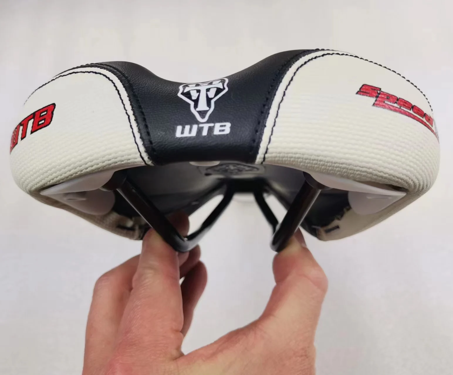 WTB-SPEED-V-SADDLE-SEAT-WIDE-160MM-BLACK-MTB-CITY-TOURING-BIKE-NEW-OLD ...