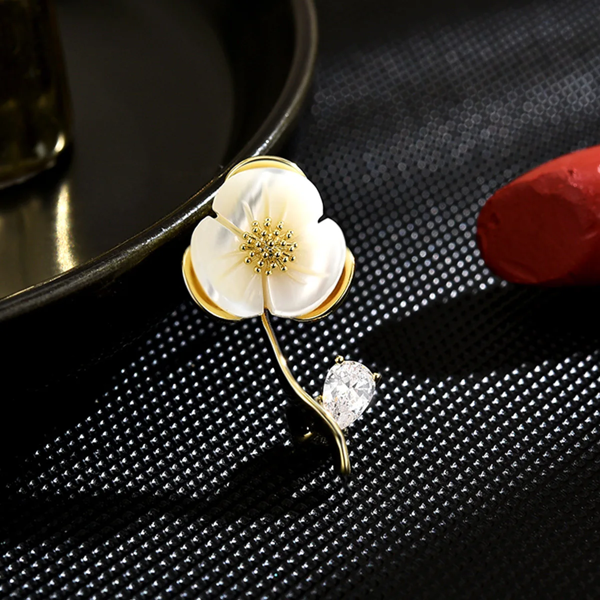 SUYU Women's Light Luxury Design Versatile Flower Brooch Elegant ...