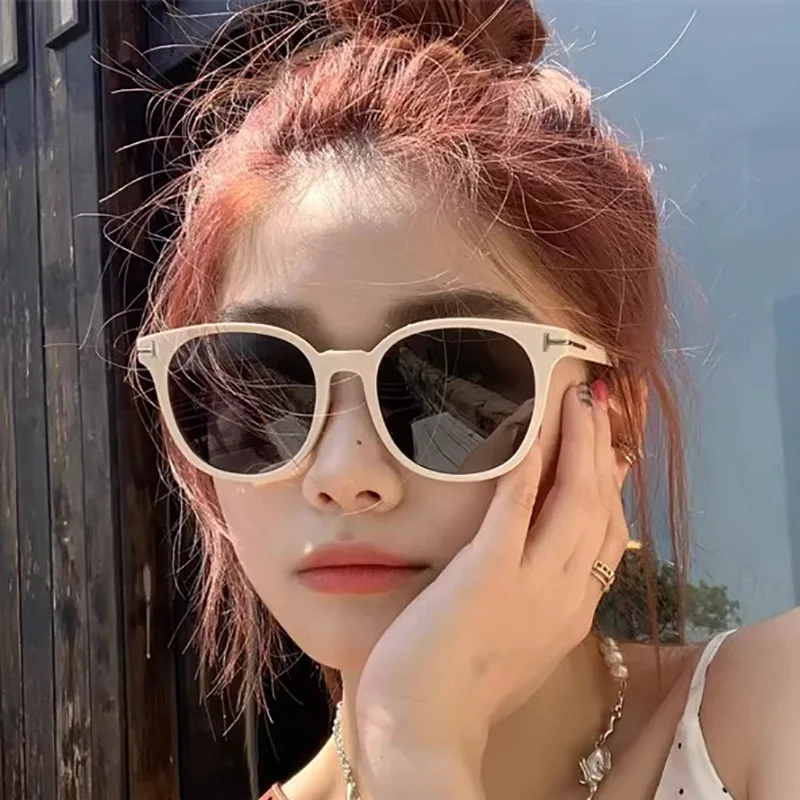 Classic-retro-premium-sense-frame-with-metal-hinge-T-word-frame-stylish ...