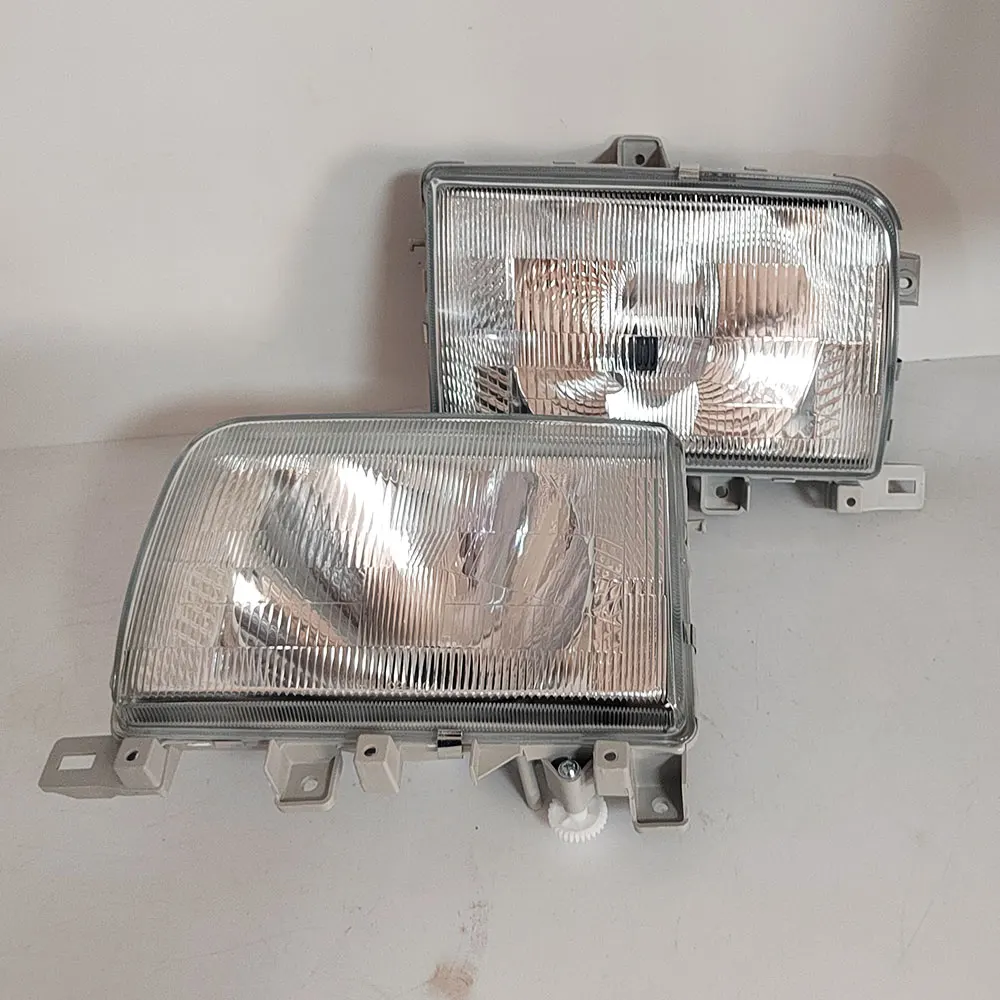 A Pair Headlights for Nissan Truck Atlas F23 H2F23 B6010-0T500 B6010 ...