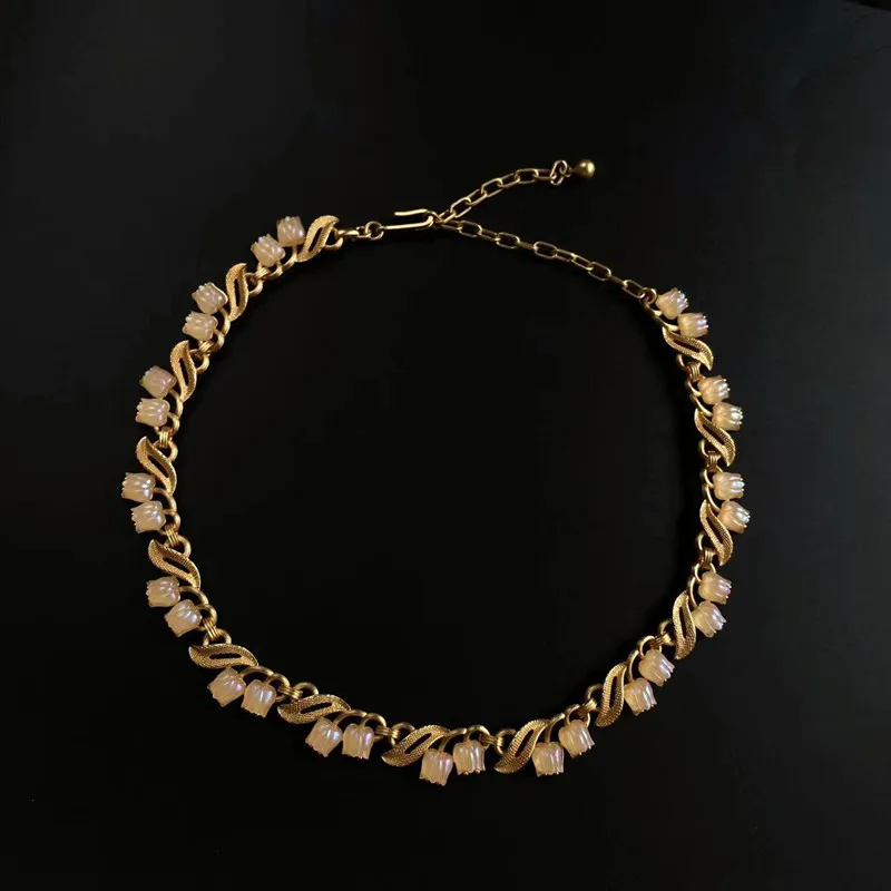 Orta-a-taze-moonlight-vadisi-zambak-convalmatte-mat-alt-n-y-ksek ...