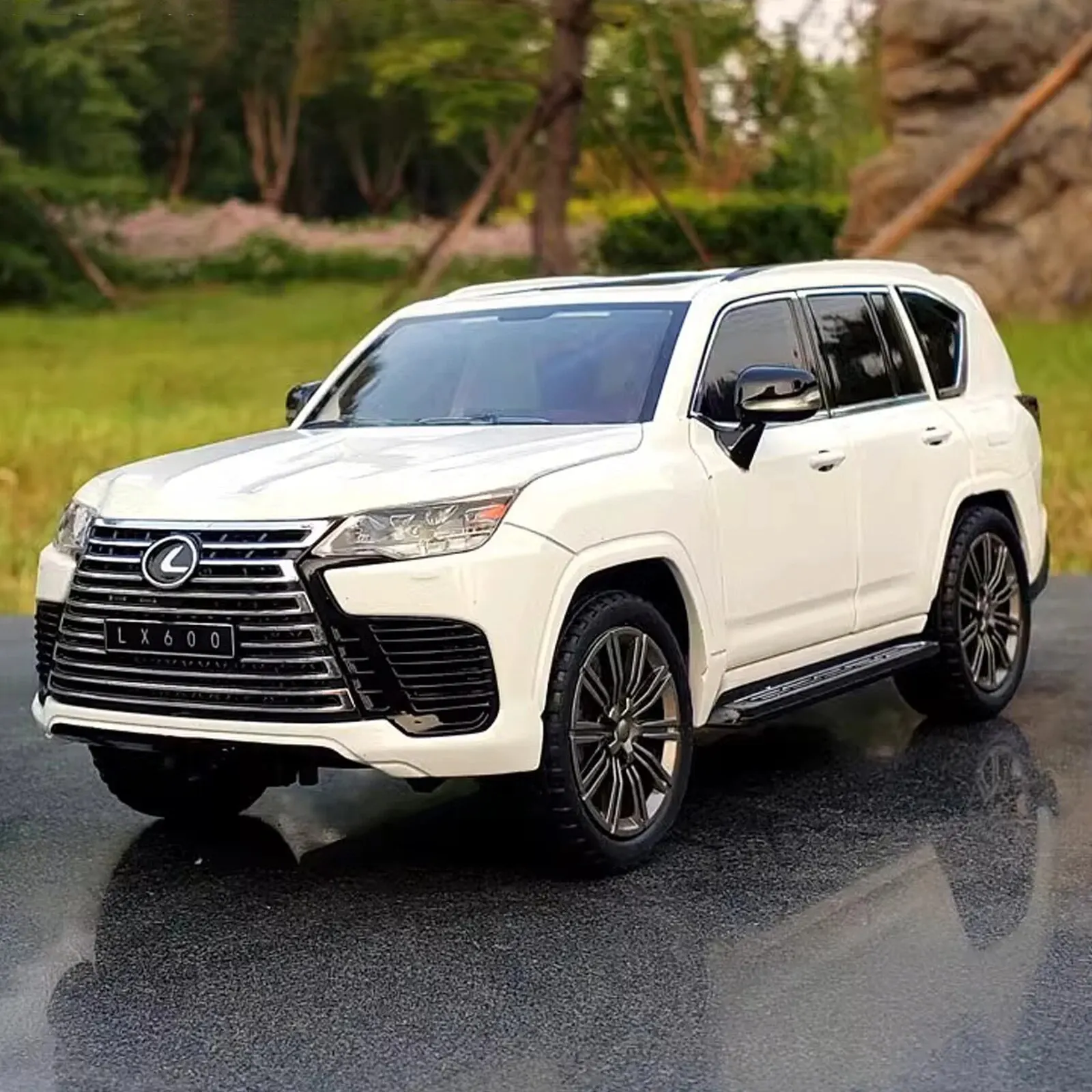 1-24-Lexus-600-Off-Road-in-Luxury-SUV-Model-Car-Zinc-Alloy-Pull-Back-Toy.jpg
