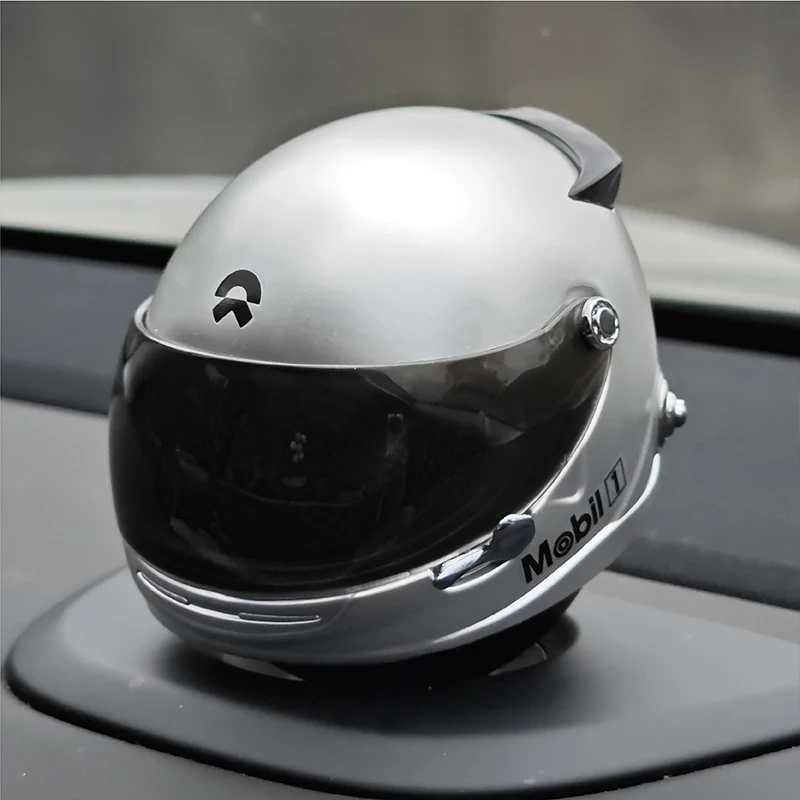 Car-nomi-hat-decoration-racing-driver-racing-helmet-F1.jpg