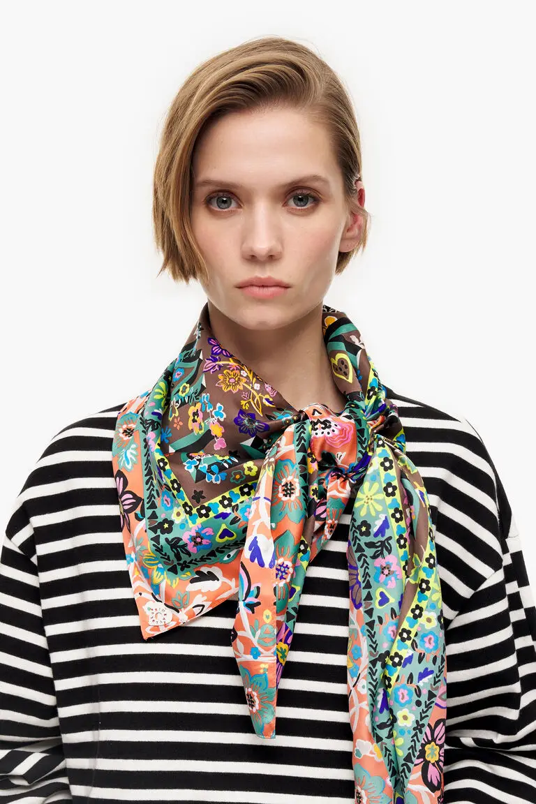 Spanish-style-printed-large-square-scarf-100cm-100cm.jpg