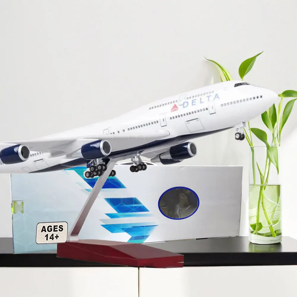 Daron Airplanes Boeing 747 Delta Airlines 1/300 Diecast Metal Airplane ...