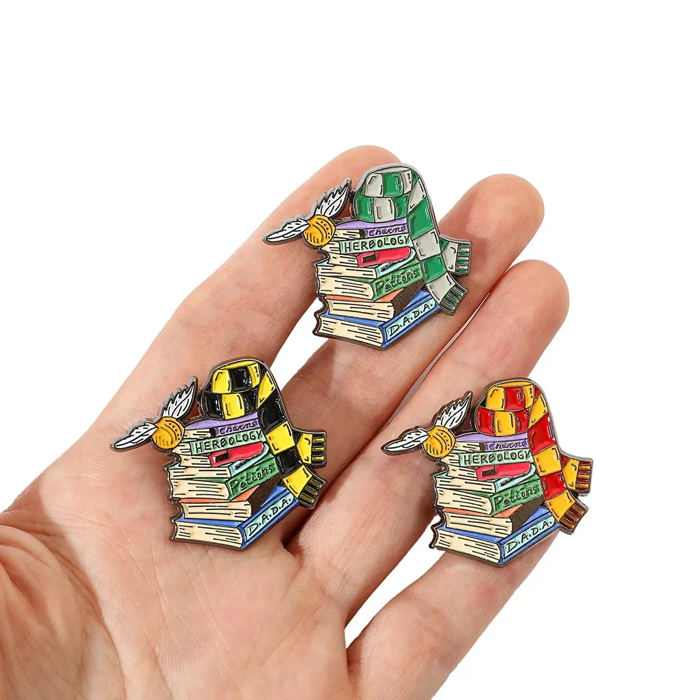 Harry-Potter-broche-de-libro-m-gico-de-Snitch-dorada-Pin-de-solapa-aplicable-a-la.jpg