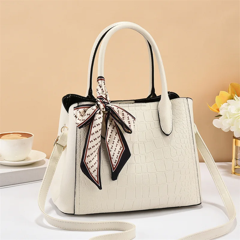 Large-Capacity-Handbag-For-Women-Simple-And-Atmospheric-Versatile-One ...