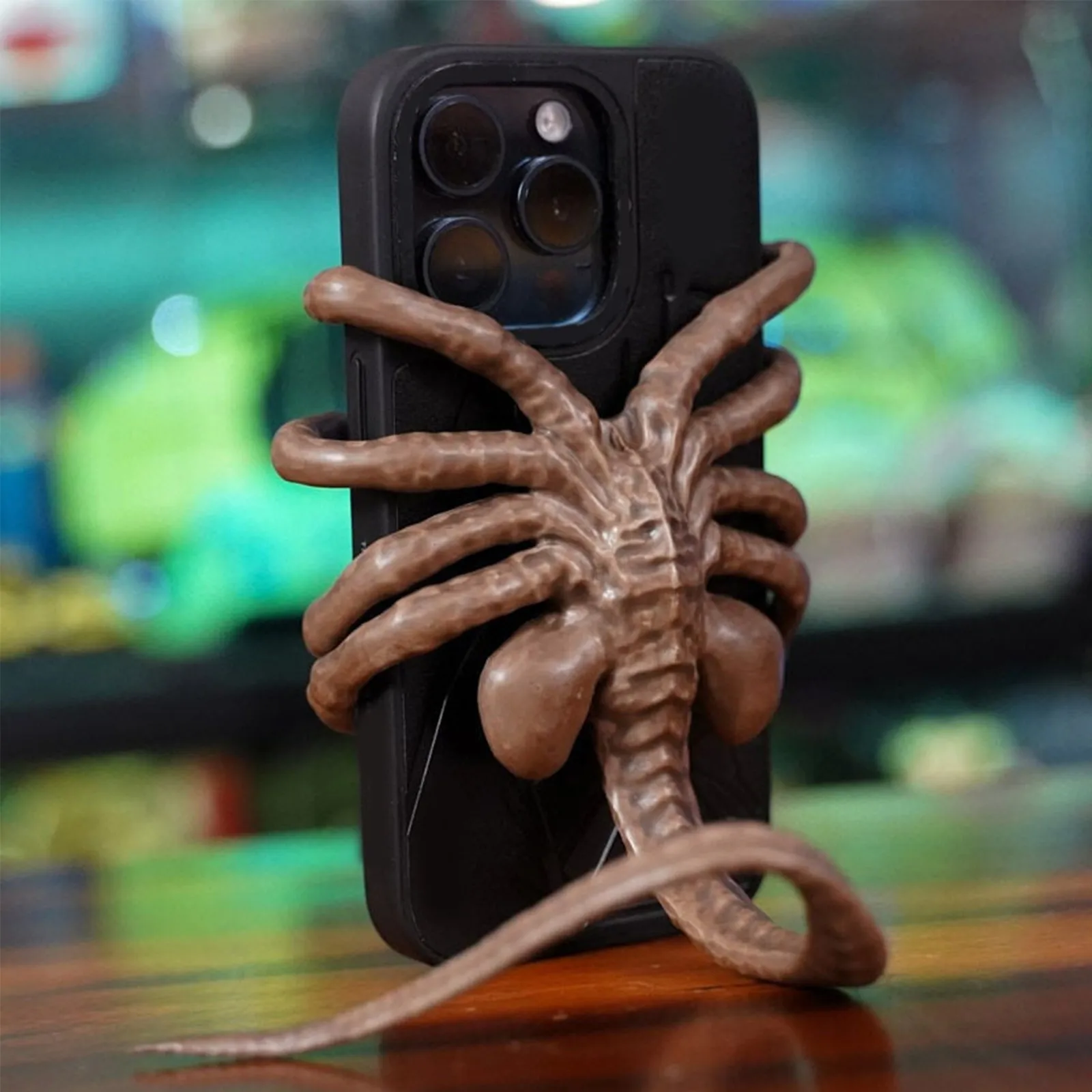 Science-fiction-thriller-movie-facehugger-phone-holder-Halloween-horror ...