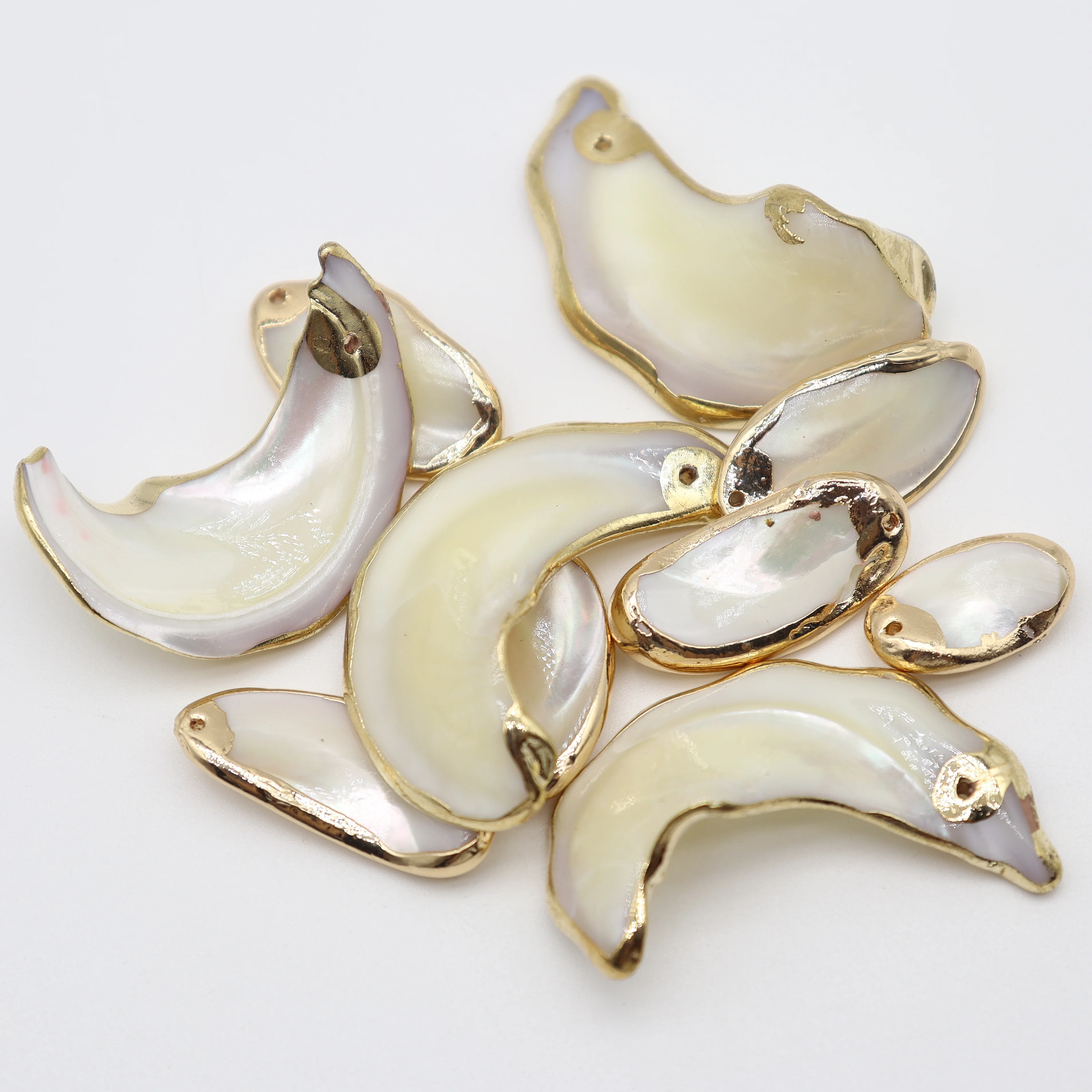 Natural-Seawater-Shell-Carving-for-Perfectly-Exquisite-Jewelry-Pendant ...