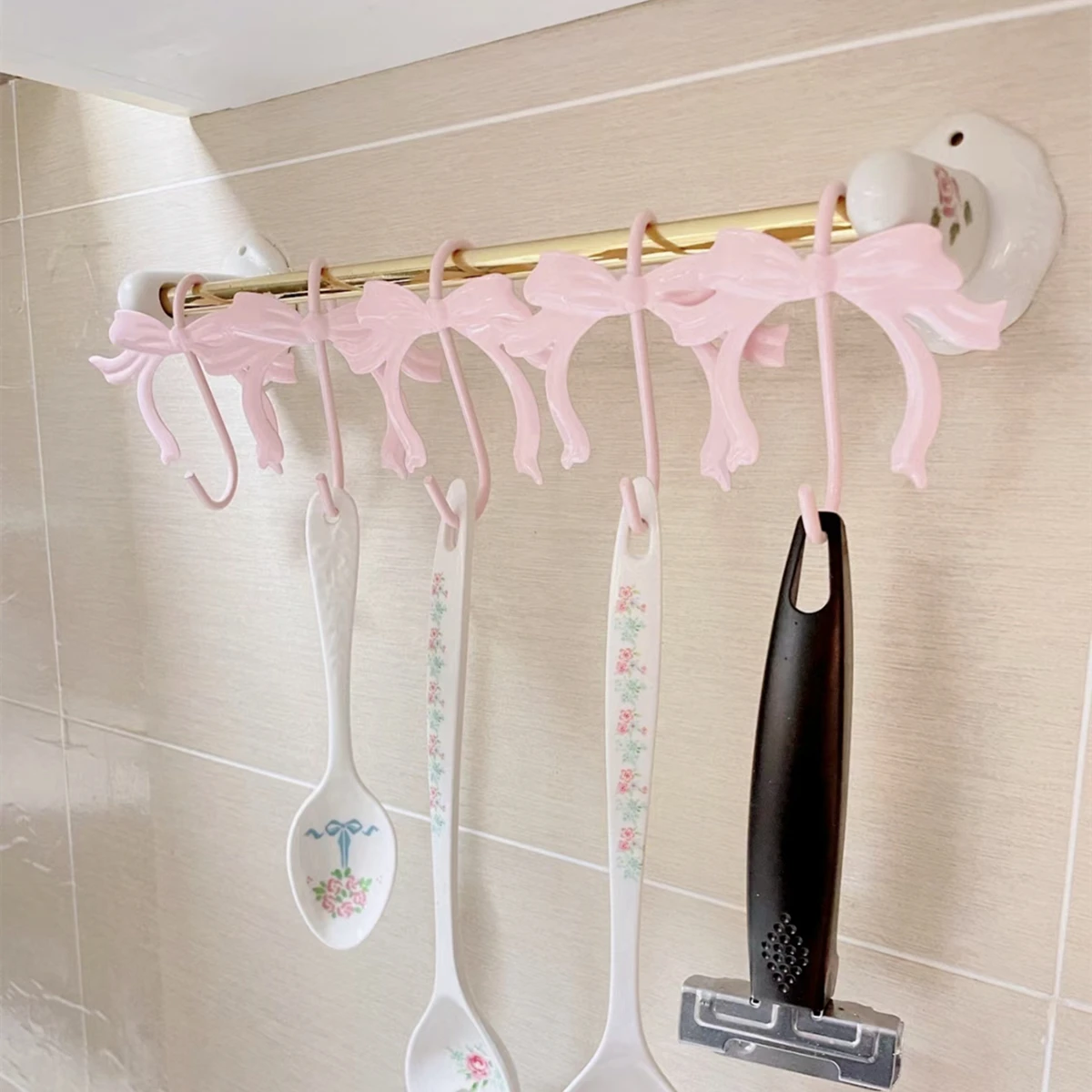 Decorative-Bow-Hook-Cute-Pink-Hook-Kitchen-Decoration-Storage.jpg