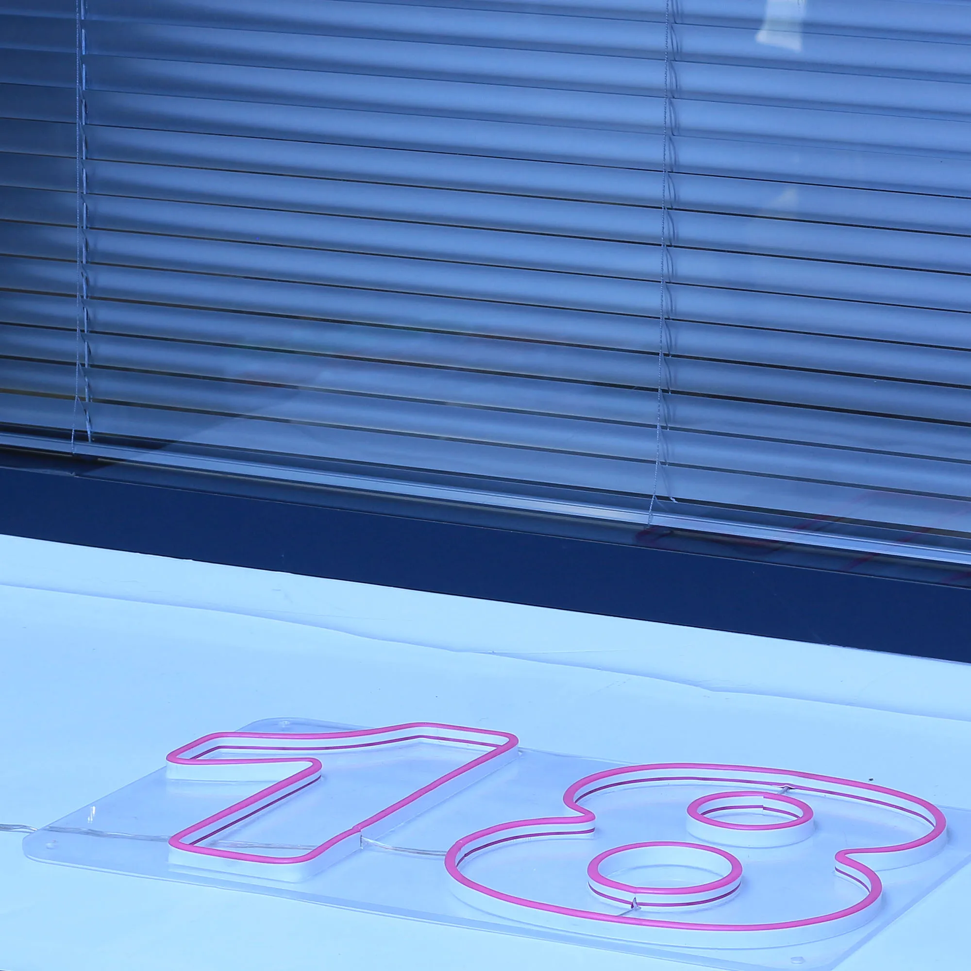 Number 18 Neon Lights | Gifts Flash