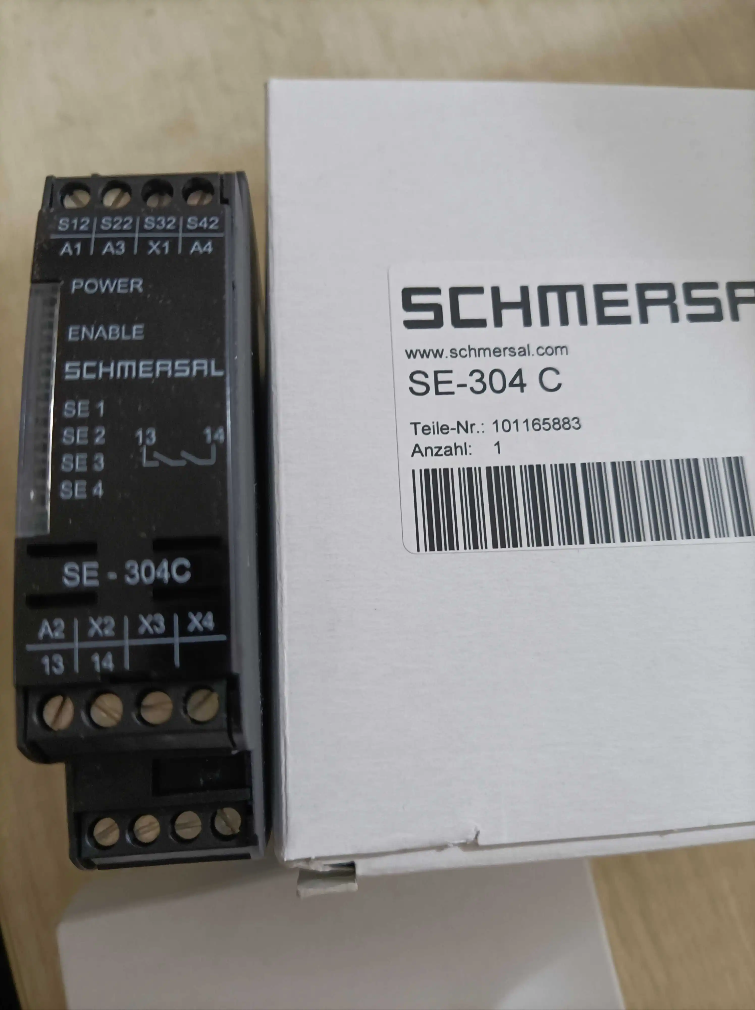 New-original-SCHMERSAL-Safety-module-SE-304C.jpg