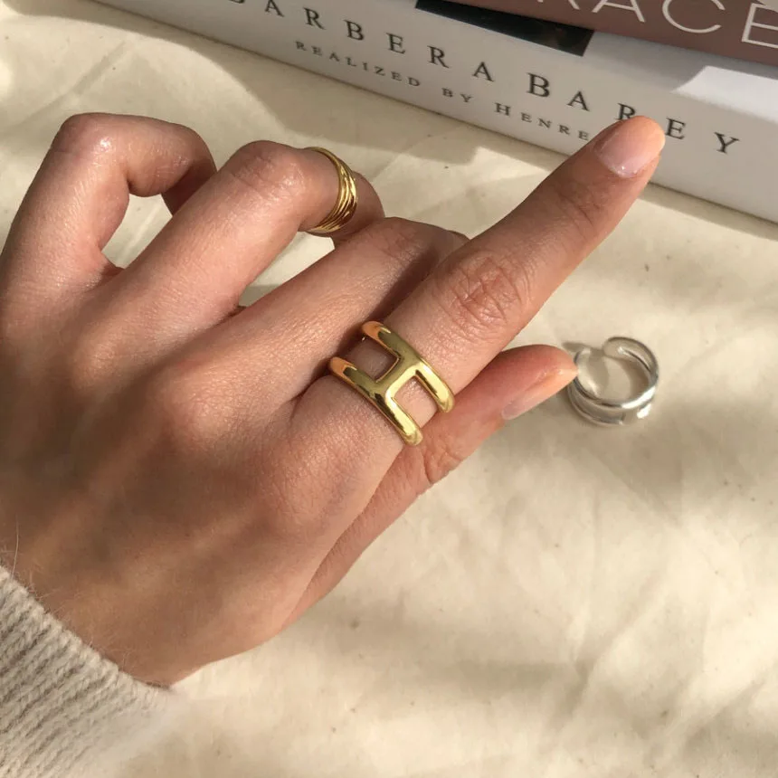 Elegant-Luxury-Brand-Design-Metal-Gold-Round-Opening-Wide-Letter-H-Ring ...
