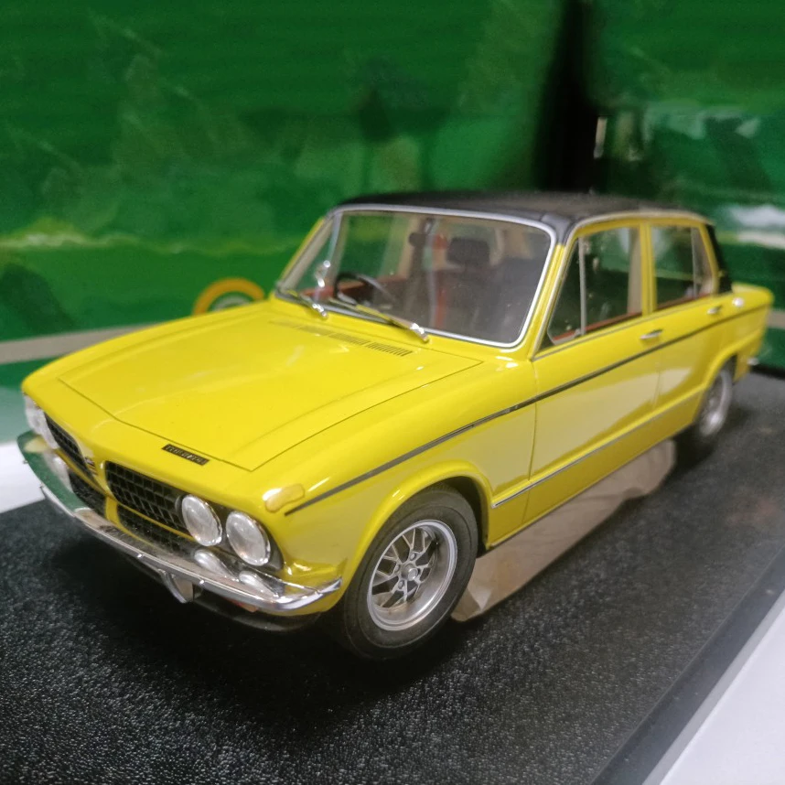 1-18-Scale-Triumph-4-door-Sedan-Model-Triumph-Dolomite-Sprint-1975 ...