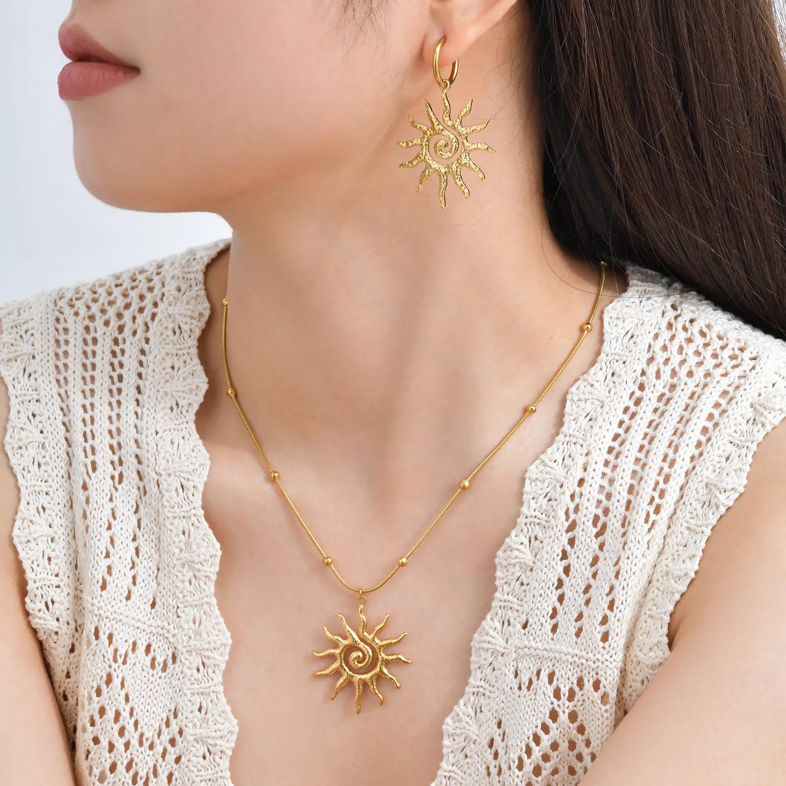 Collar con colgante de sol hueco único para mujer, collares de cadena ...