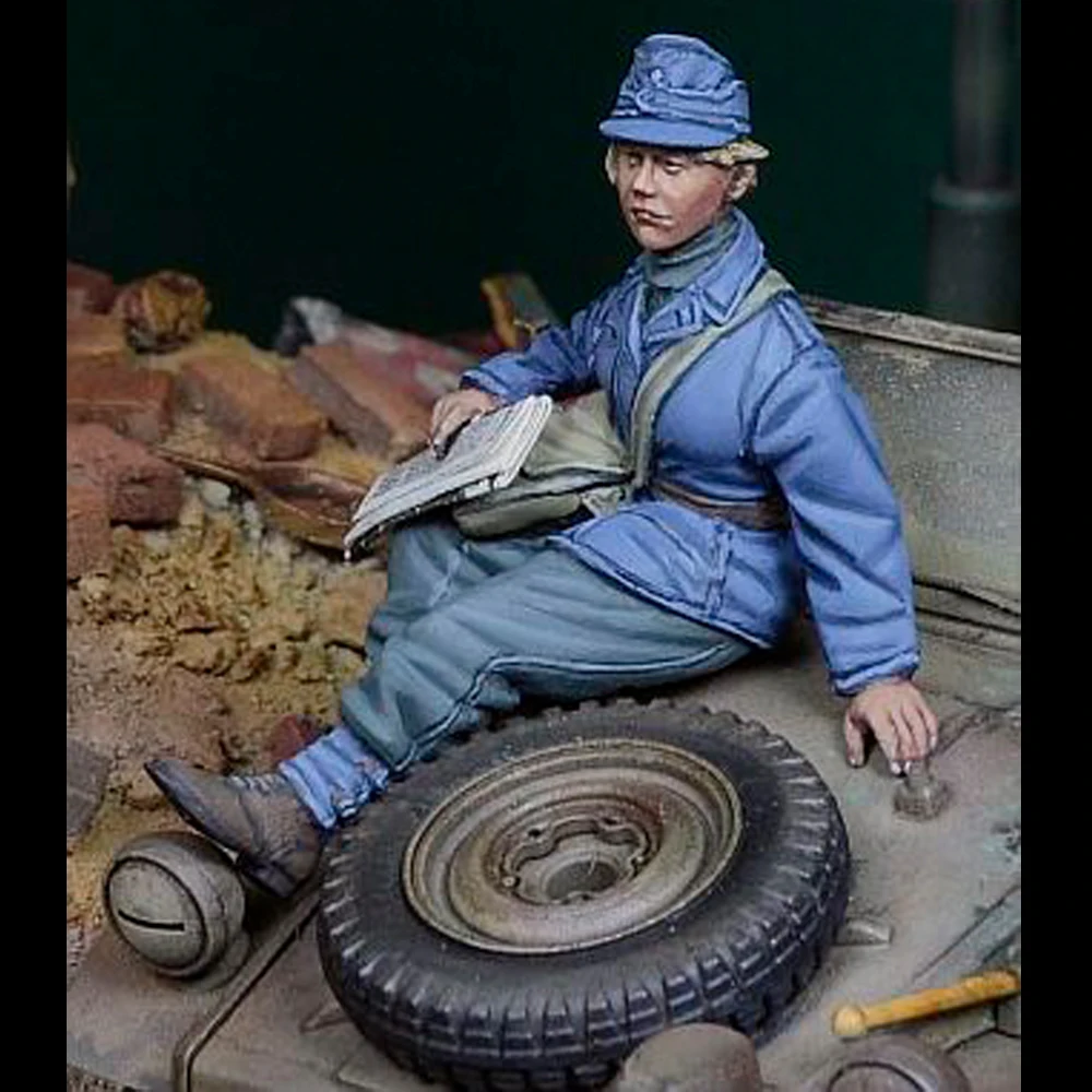 1-35-Assistant-to-WW-II-Soldiers-Resin-Model-figure-soldier-Military ...