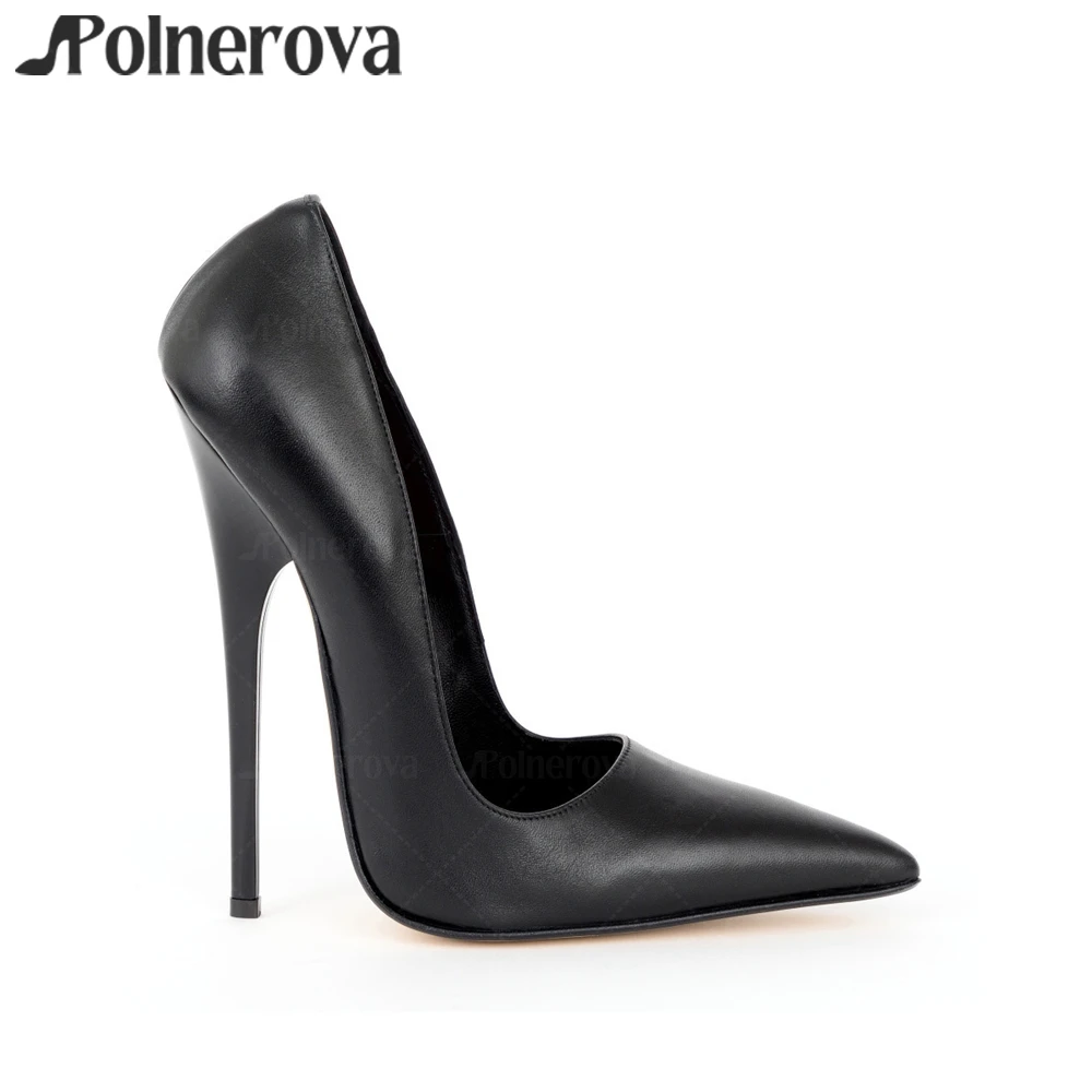 Extreme Pumps aus schwarzem, mattem Leder, lackierte Empire-Heels, Slip ...