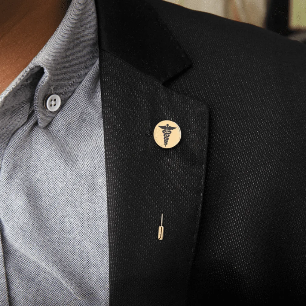 Tangula-Pin-de-solapa-con-logotipo-grabado-personalizado-Pin-de-solapa-cuadrado-redondo-de-acero ...