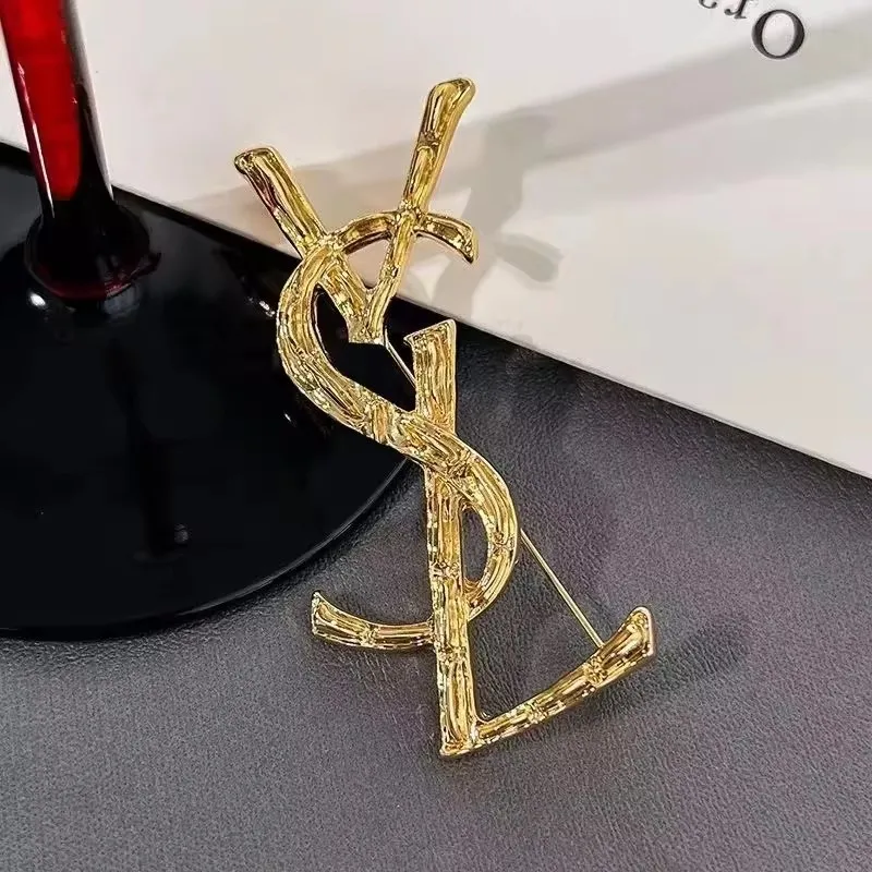 Creative-Vintage-Metal-Vsl-Letter-Broches-para-Mulheres-e-Homens-Trendy ...