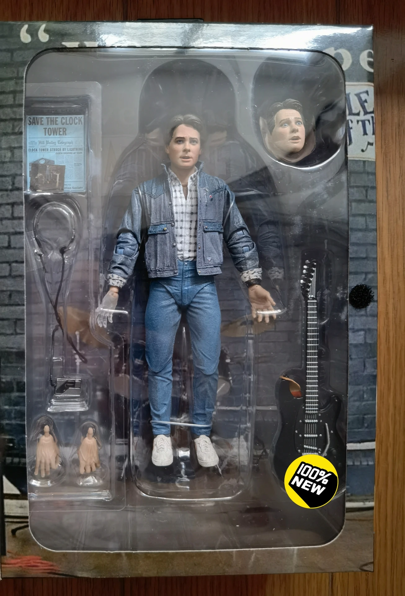 Figura de acción del traje de materiales peligrosos Doc Brown de NECA Regreso al futuro Marty ...