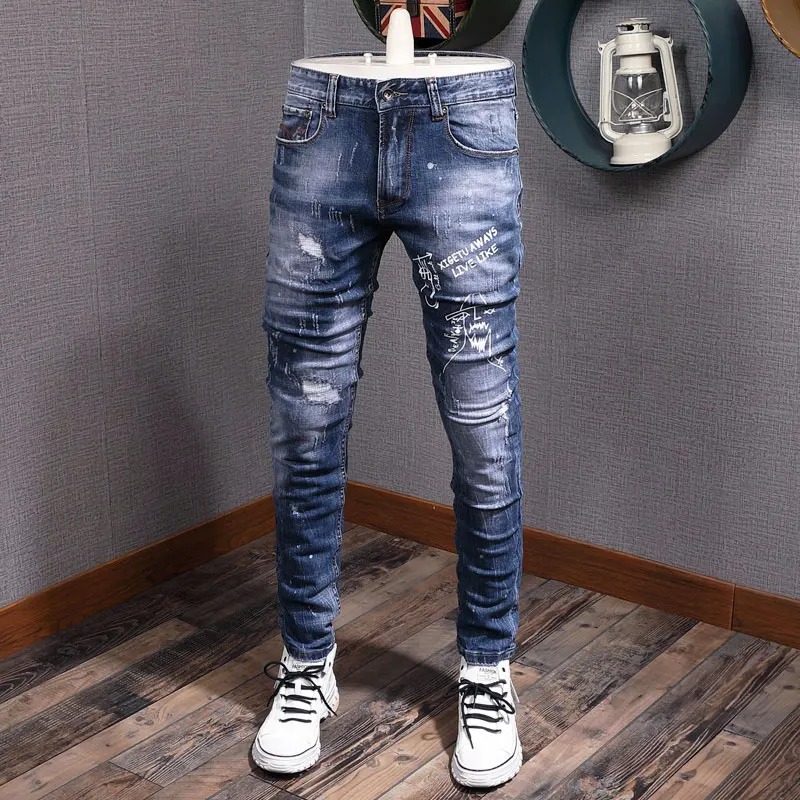 남성용 레트로 블루 스트레치 청바지 슬림핏 프린트 디자이너 찢어진 청바지 빈티지 패치 힙합 바지 스트리트웨어 패션