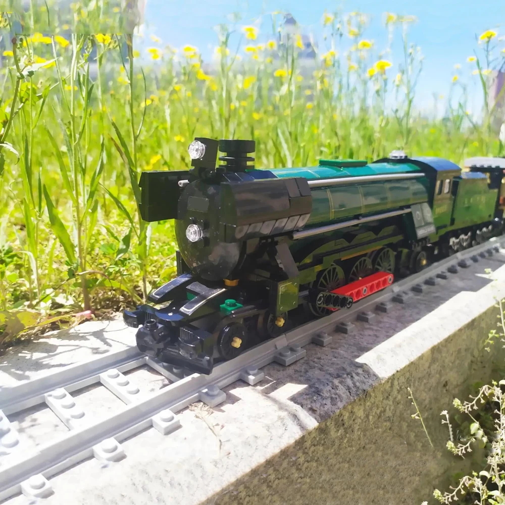 Miniso-Disney-1085Pcs-Emerald-Train-Night-Steam-Locomotive-Moc-Building ...