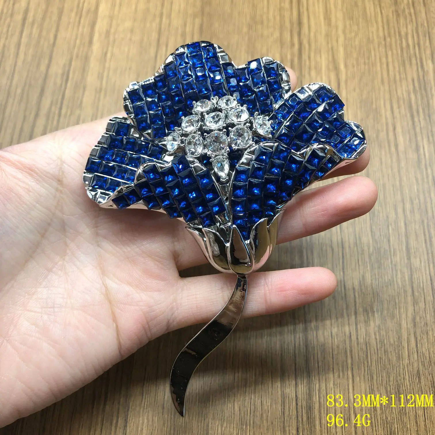 New light luxury rose elegant brooch for women, high-end design sense ...