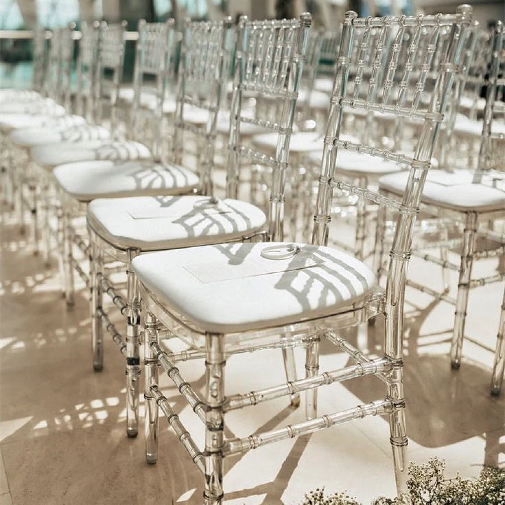 Crystal chair wedding | Beachweddingtips.com