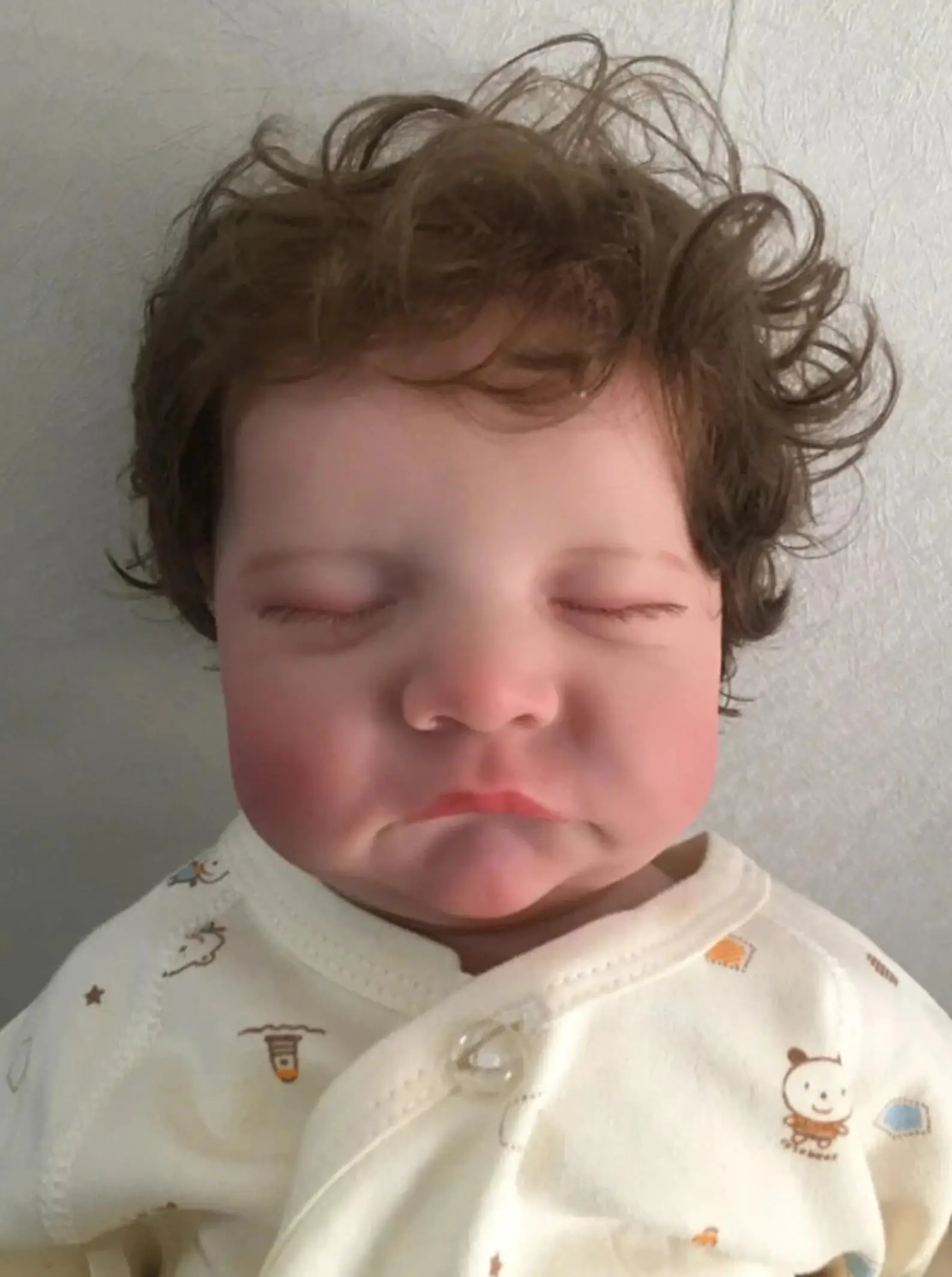 Mu-eca-Reborn-Levi-de-47cm-con-ojos-cerrados-piel-pintada-en-3D ...